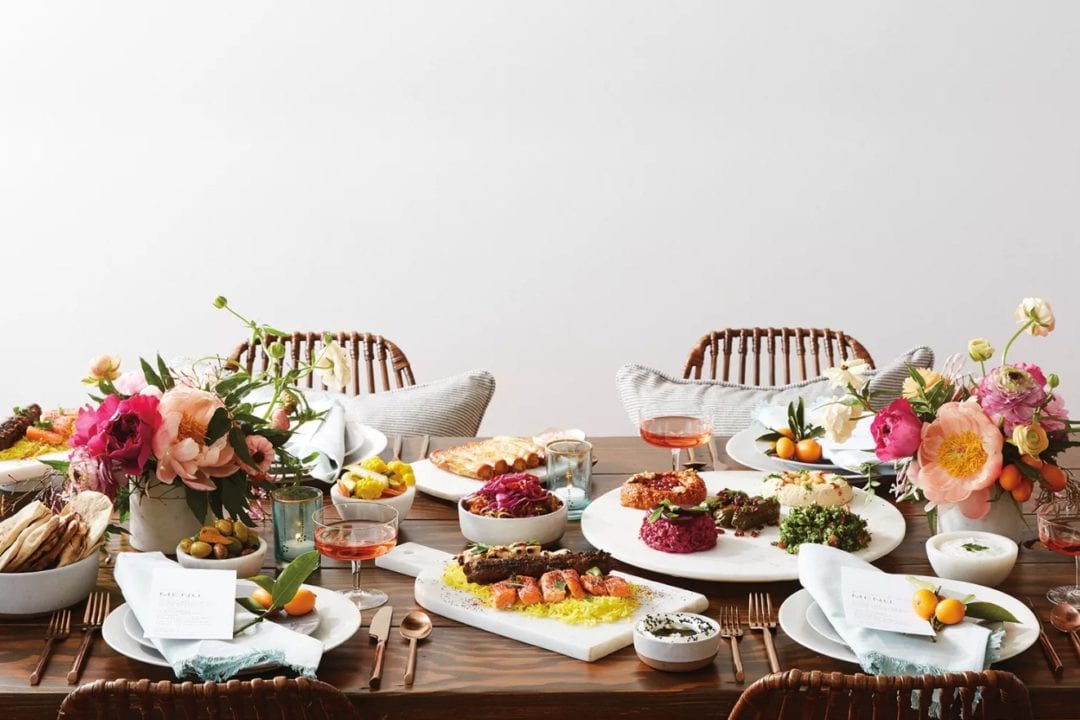 Dining Table Decoration: The Importance Of Flowers - Cooking in Stilettos