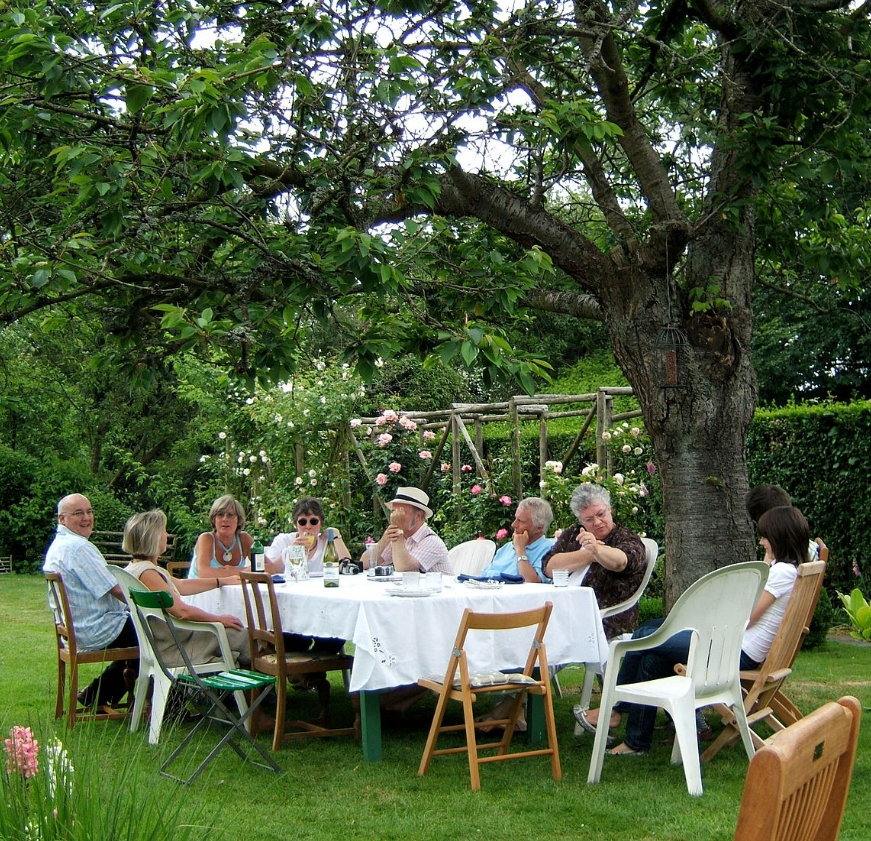 The Joy of Outdoor Dining - 2024 Guide - Cooking in Stilettos